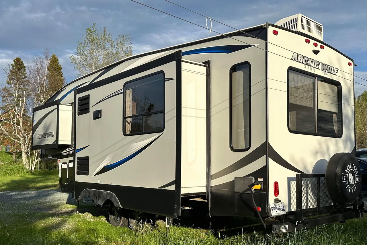 Louez mon 2017 Forest River RV Cherokee Arctic Wolf Limited 285DRL4 ...